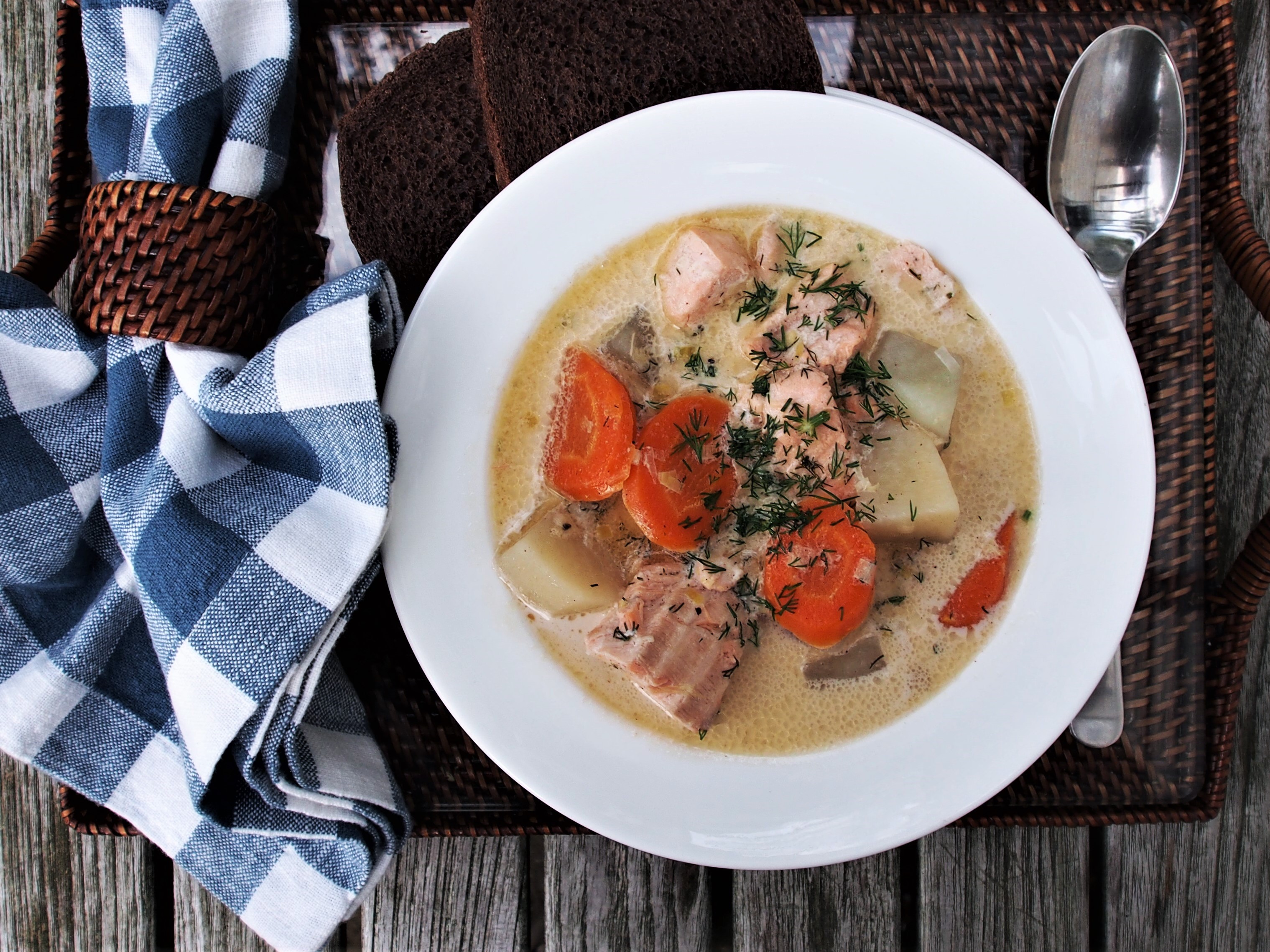 LOHIKEITTO – The Weathered Grey Table